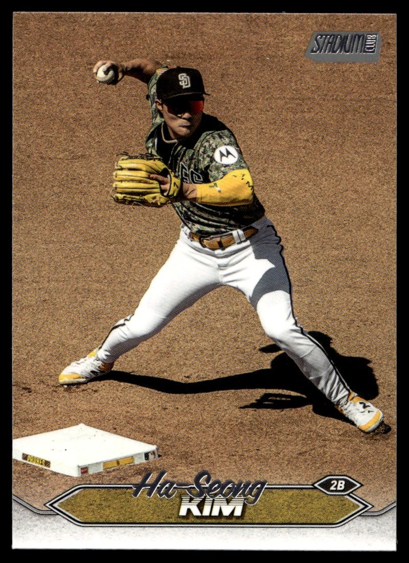2024 Topps Stadium Club Base Ha-Seong Kim #204 on Kronozio