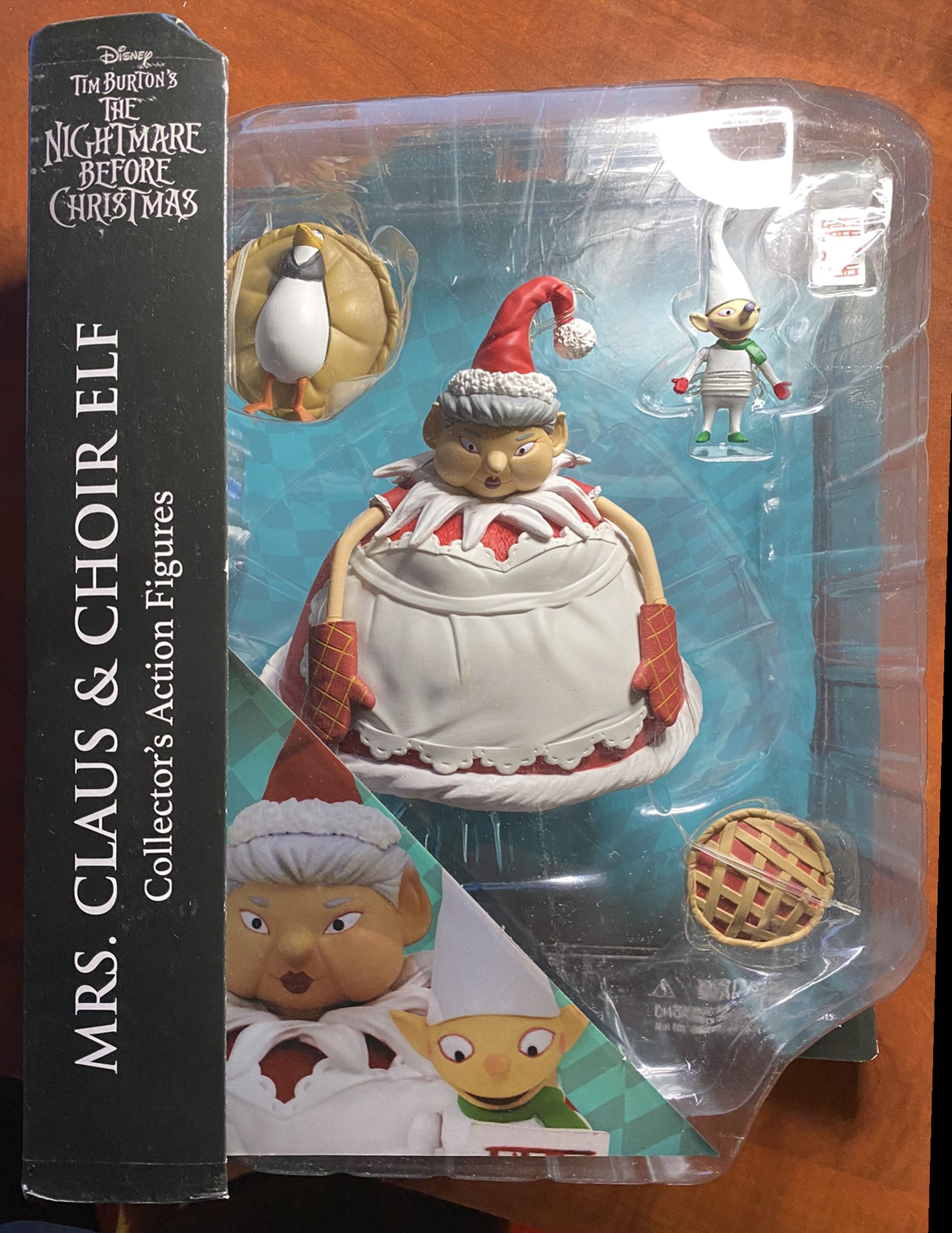 2022 Diamond Select Mrs. Claus & Choir Elf on Kronozio